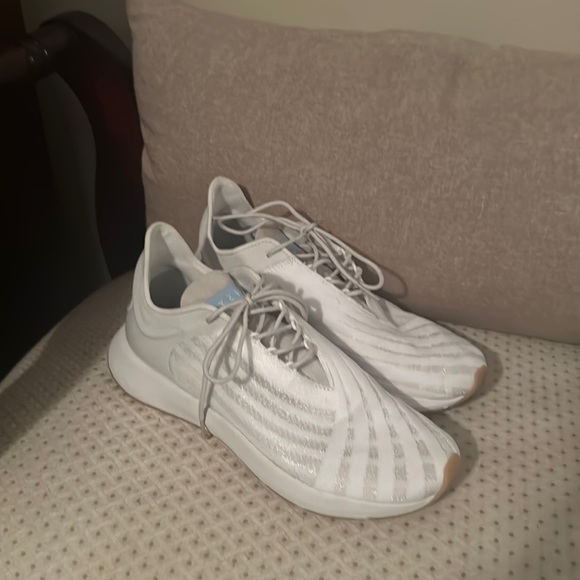 Saysh | Shoes | Saysh One Sneakers Womens White Size 75 Stripes Athleta ...